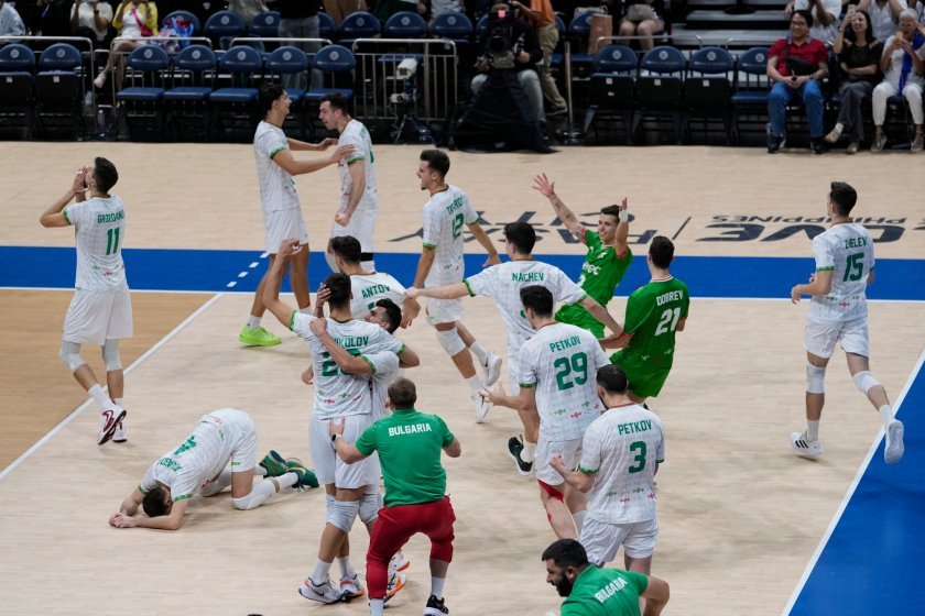 БНТ 1 излъчва финала на Световното първенство по волейбол между България и Италия съвместно с ...